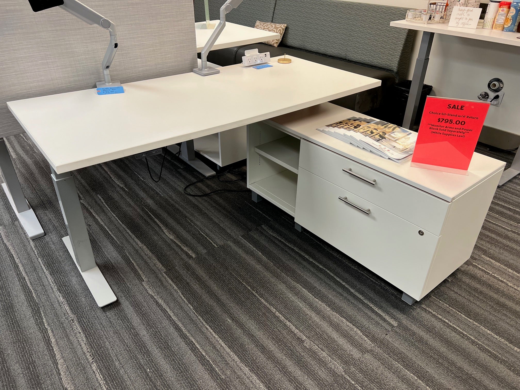 Sit stand desk with return store